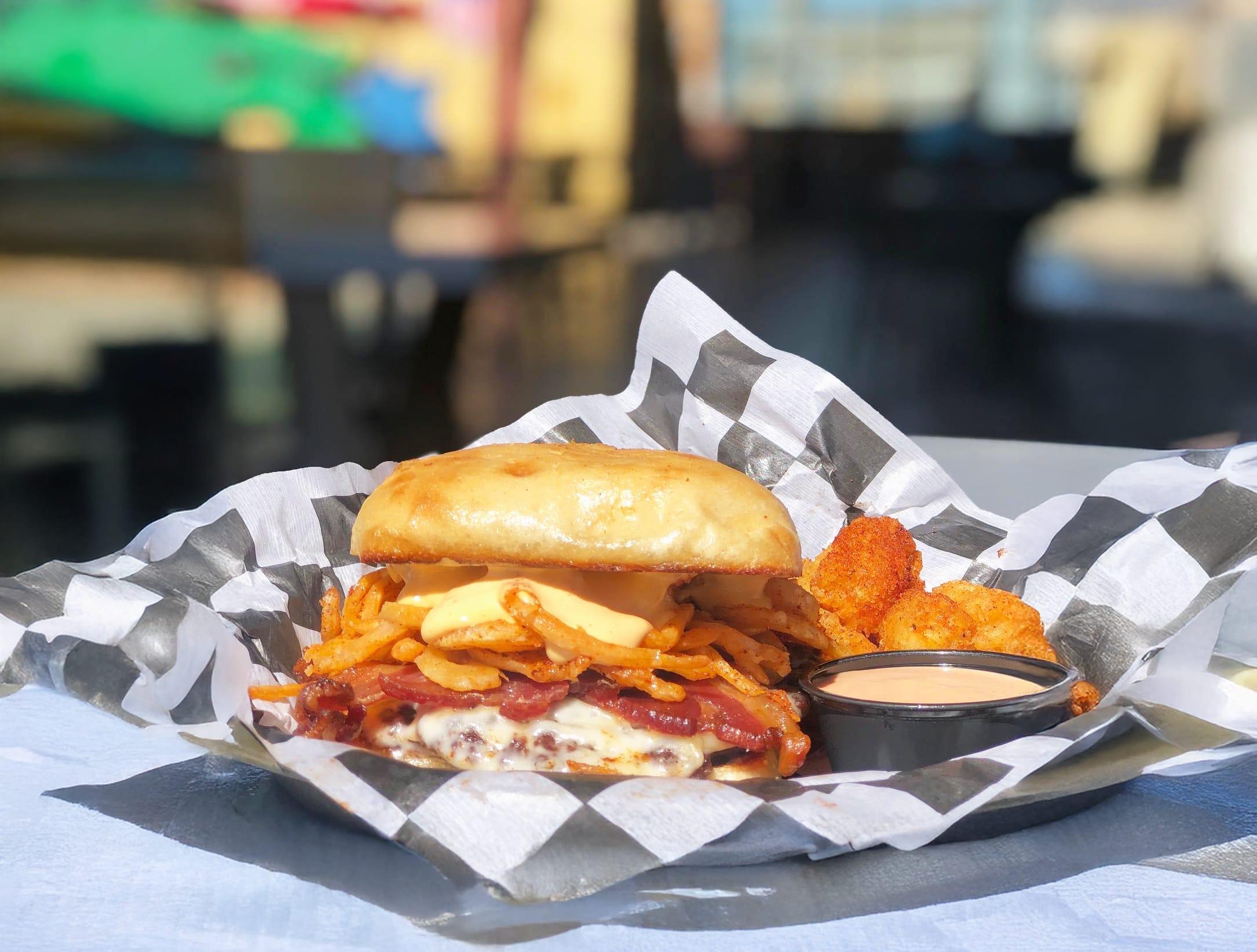 Neighborhood Nosh: dine and earn cash back